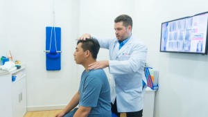 Đau đầu kéo dài, liên tục nhiều ngày do đâu? Cách chữa hiệu quả? | ACC